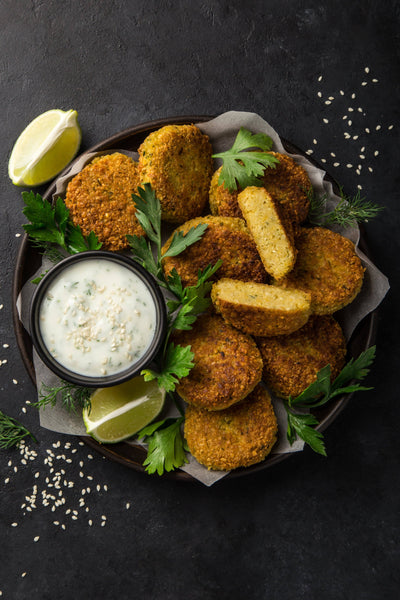 Falafel_yogurt_garlic_sauce_web_fd4eca2f-e886-4108-8975-7200506f12f0 ...